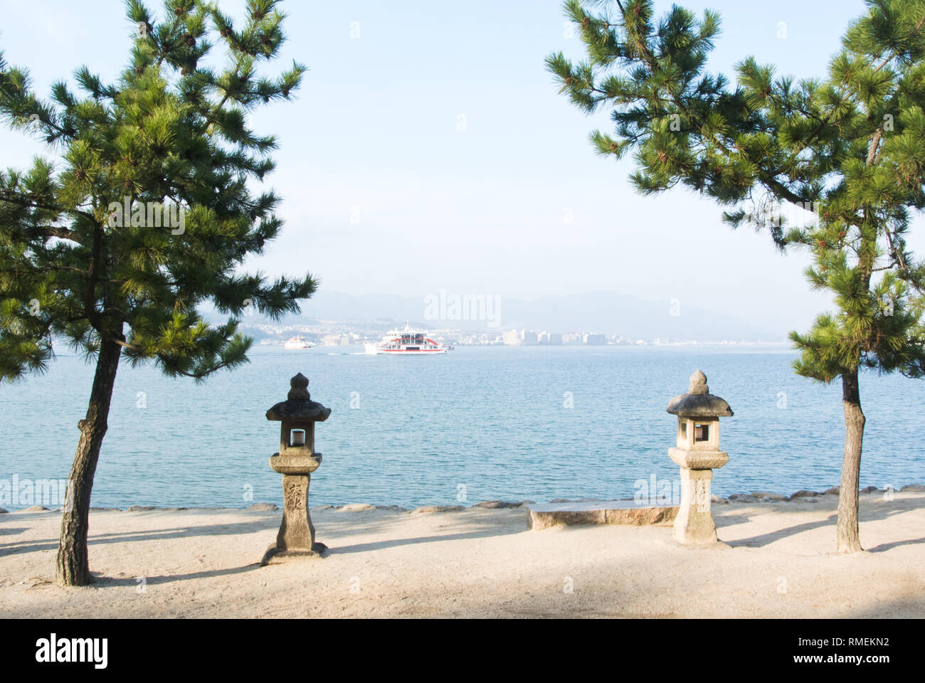 Traghetto miyajima hiroshima immagini e fotografie stock ad alta ...