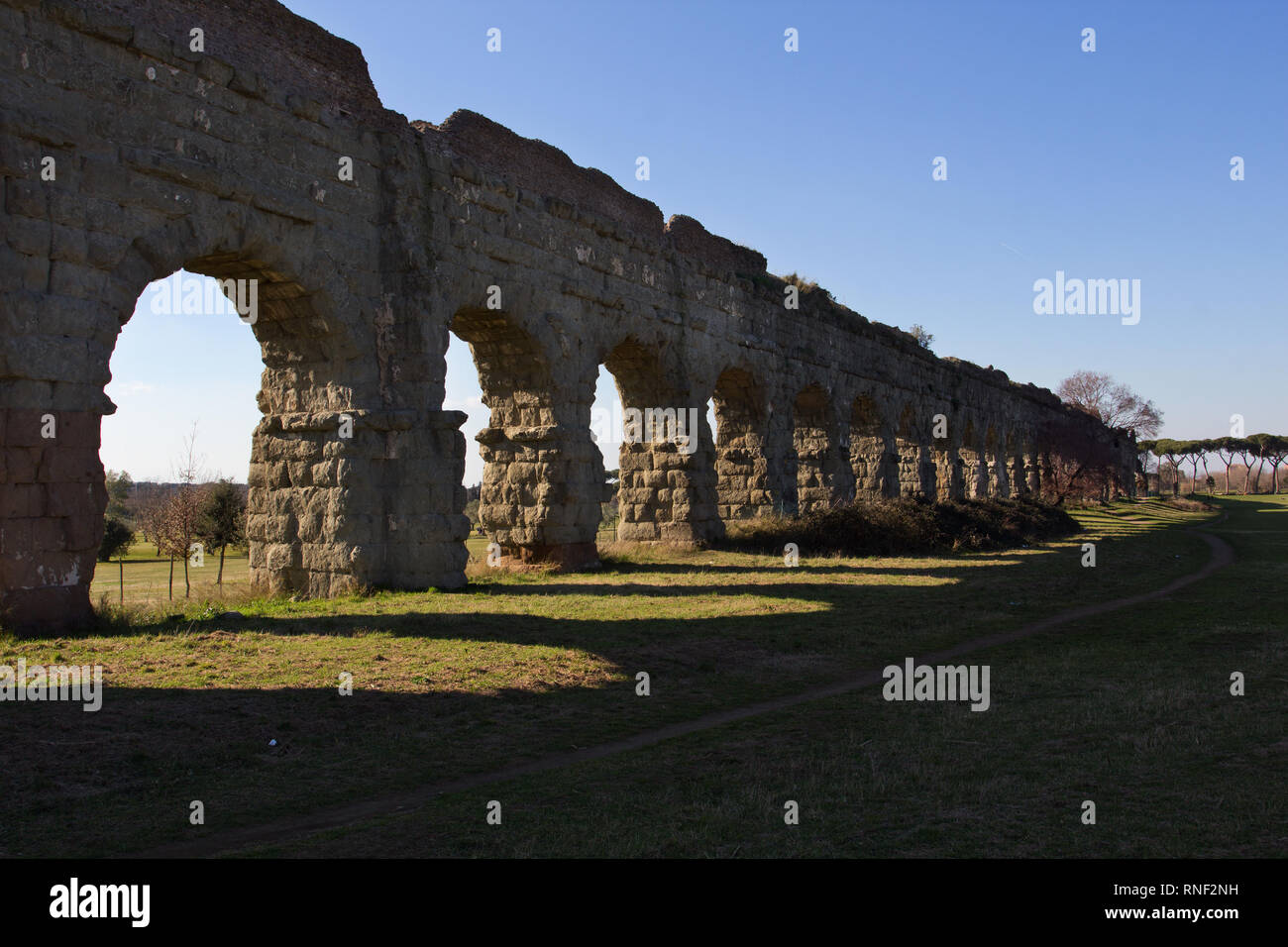 Acquedotto claudiano immagini e fotografie stock ad alta risoluzione ...
