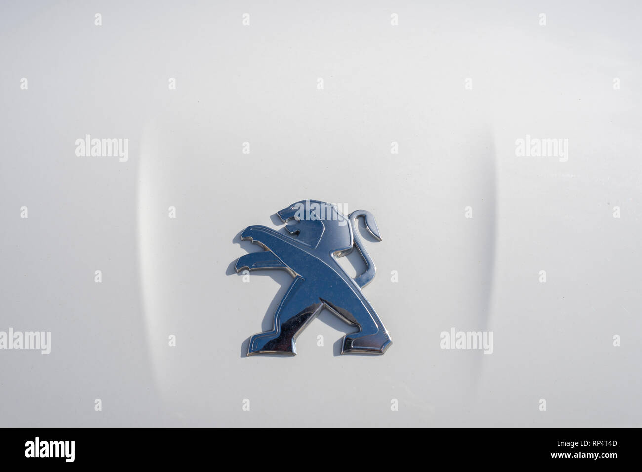 Logo peugeot immagini e fotografie stock ad alta risoluzione - Alamy