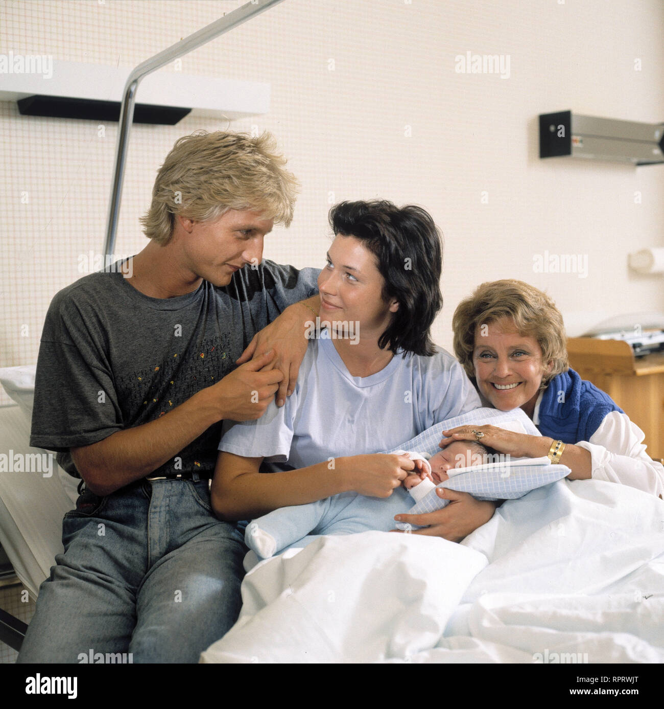 Die gluckliche familie immagini e fotografie stock ad alta risoluzione ...