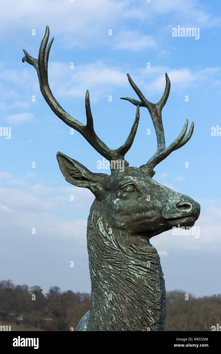 Scultura in bronzo di cervo statua immagini e fotografie stock ad alta ...