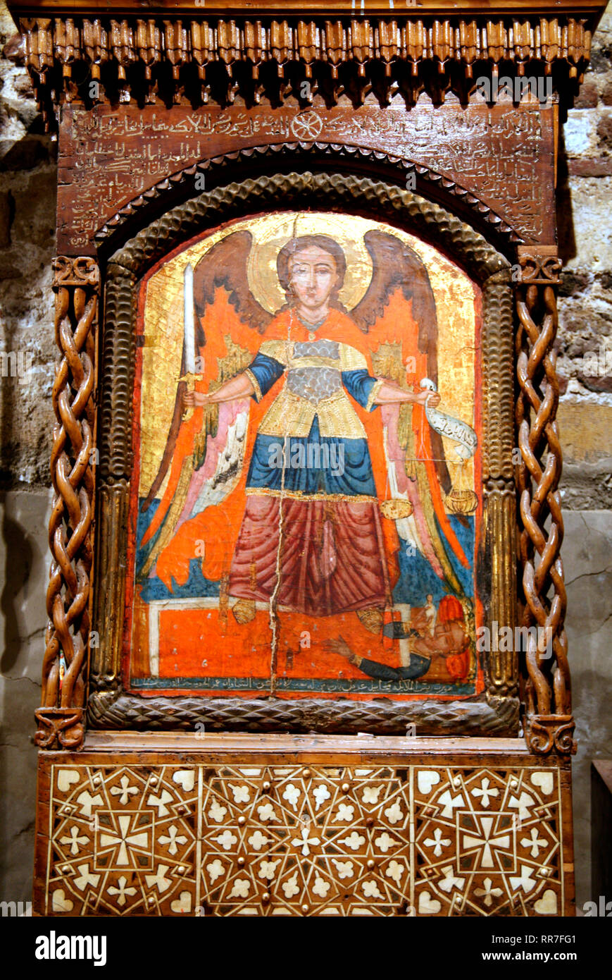 Antica icona copta con l'arcangelo Michele nella chiesa di Harat ...