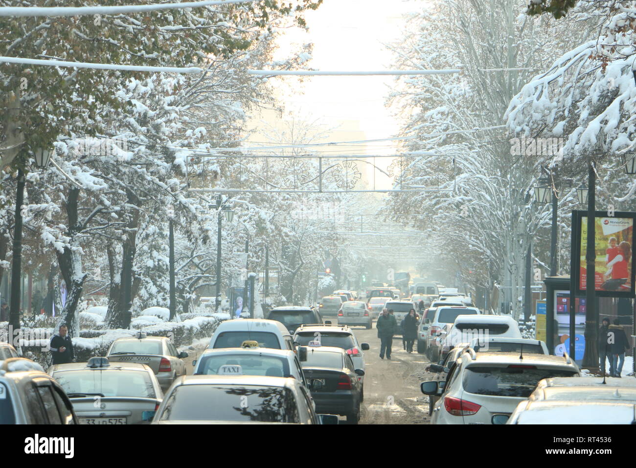 Fermata dell'autobus trafficata immagini e fotografie stock ad alta ...