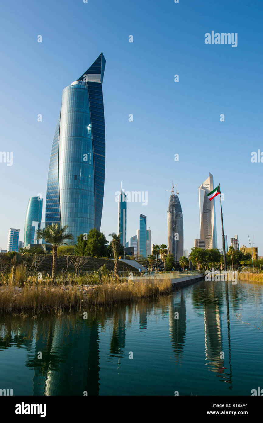 Al hamra tower e il parco di al shaheed immagini e fotografie stock ad ...