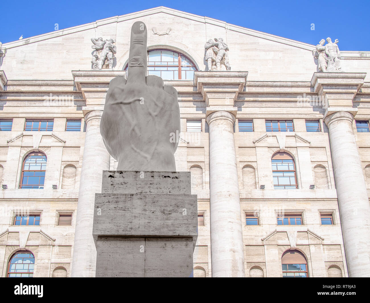 Dito medio immagini e fotografie stock ad alta risoluzione - Alamy