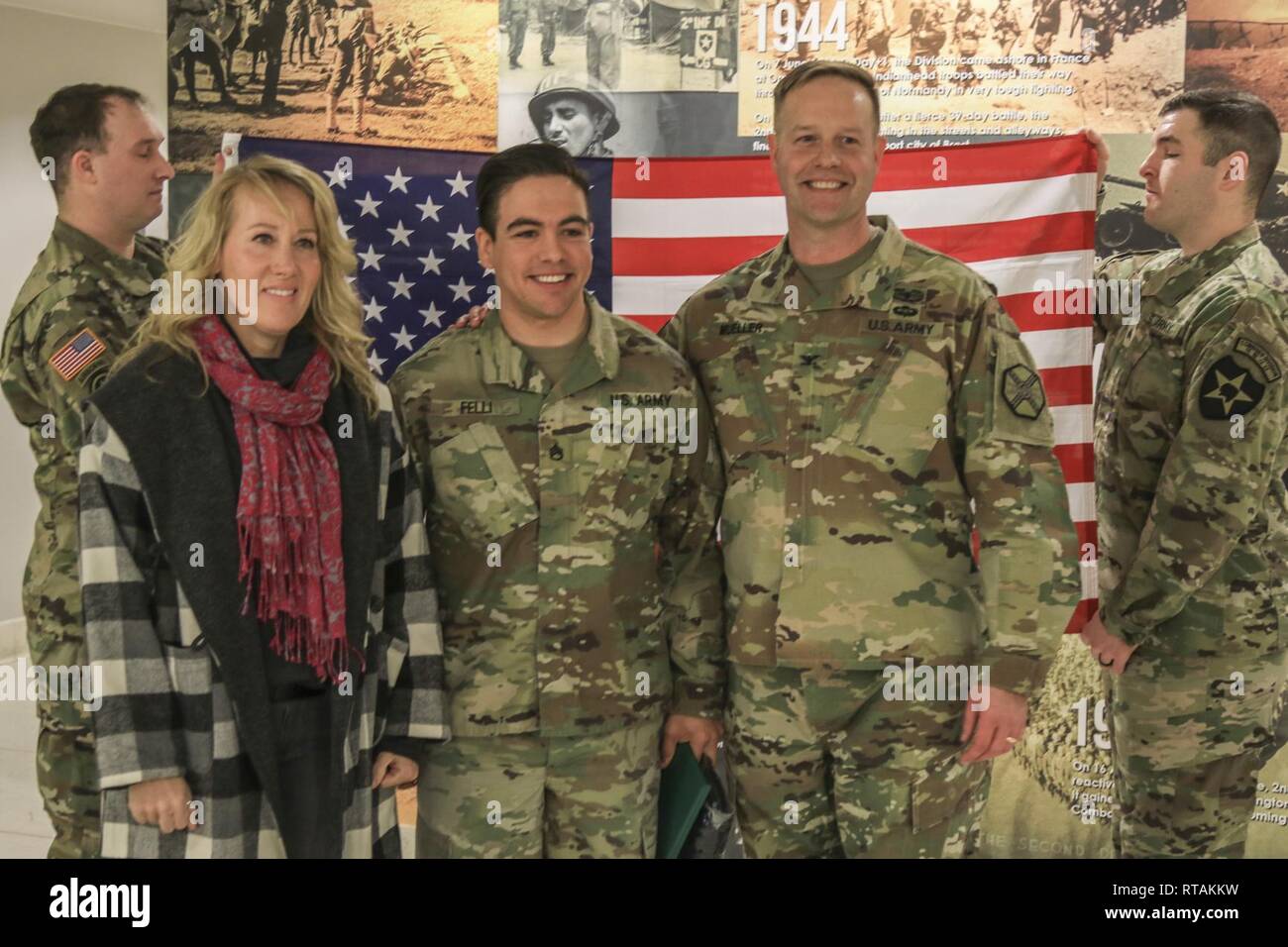 CAMP HUMPHREYS, Repubblica di Corea - Staff Sgt. Eric A. Felli (centro ...