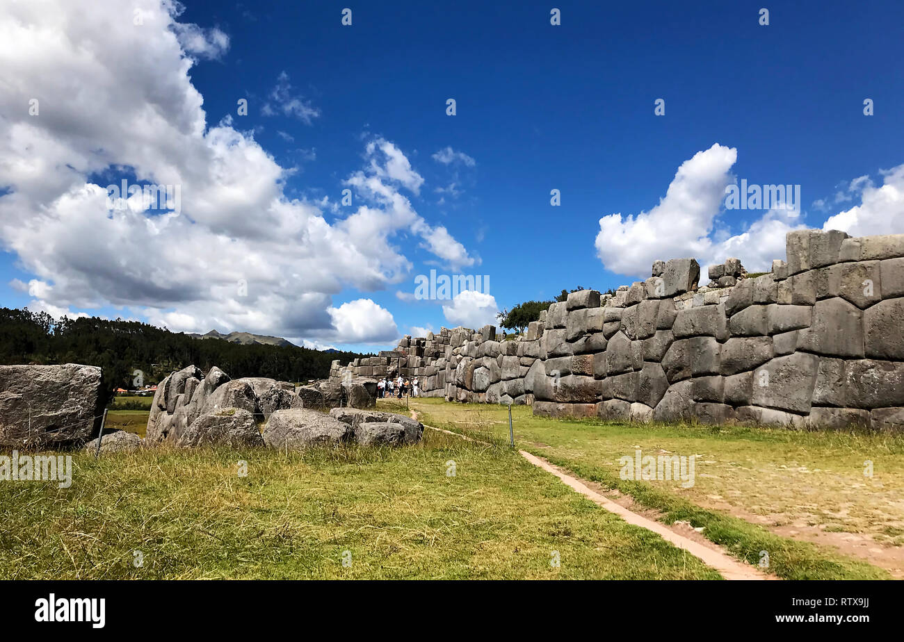 Rovine inca sacsayhuaman immagini e fotografie stock ad alta ...