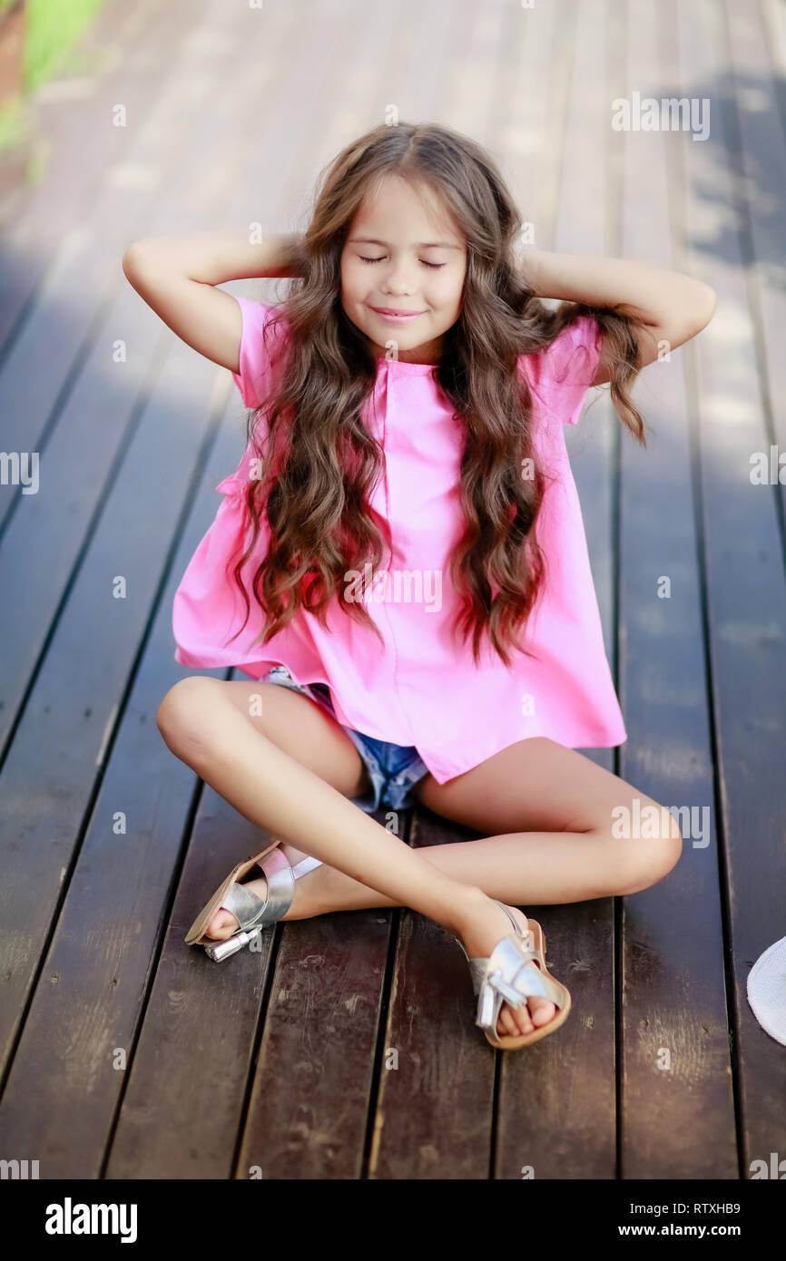 Ragazza fashion immagini e fotografie stock ad alta risoluzione - Alamy