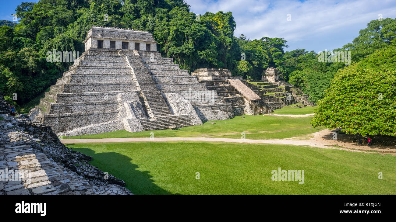 Templo de la cruz palenque mexico immagini e fotografie stock ad alta ...