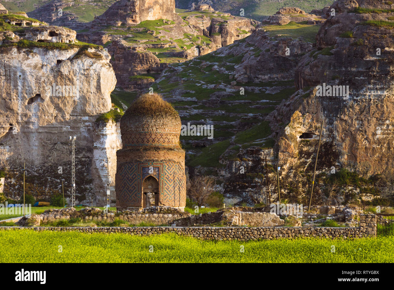 Hasankeyf, provincia di Batman, Turchia : xv secolo Mausoleo di Zeynel ...