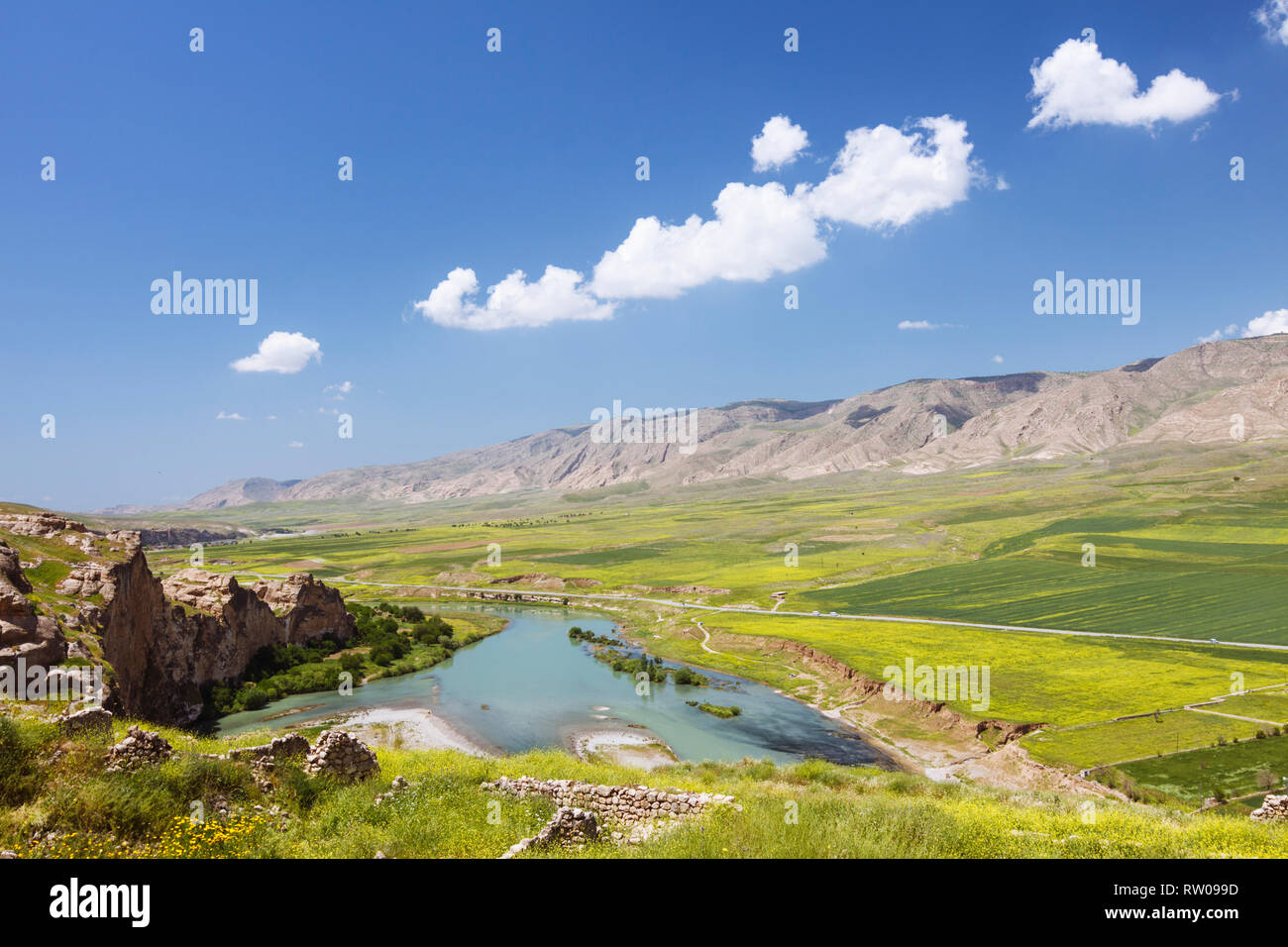 Hasankeyf, provincia di Batman, Turchia : fiume Tigri si snoda ...