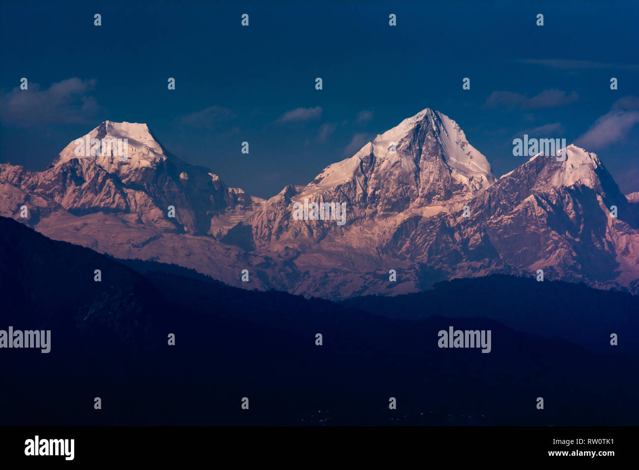 Mount ganesh himal ranges immagini e fotografie stock ad alta ...
