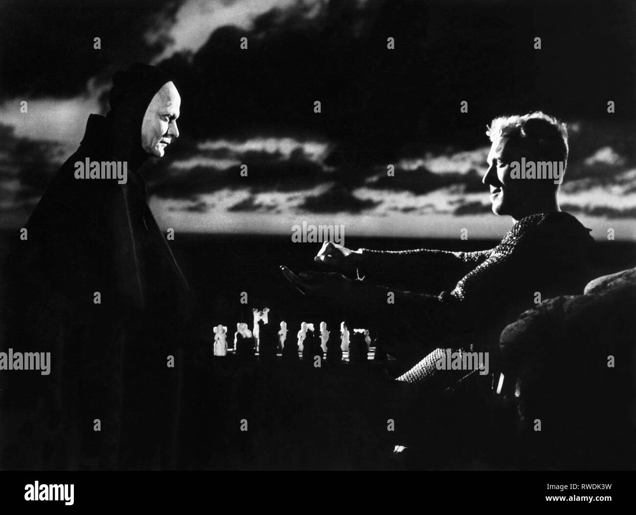 Ingmar bergman bengt ekerot immagini e fotografie stock ad alta ...