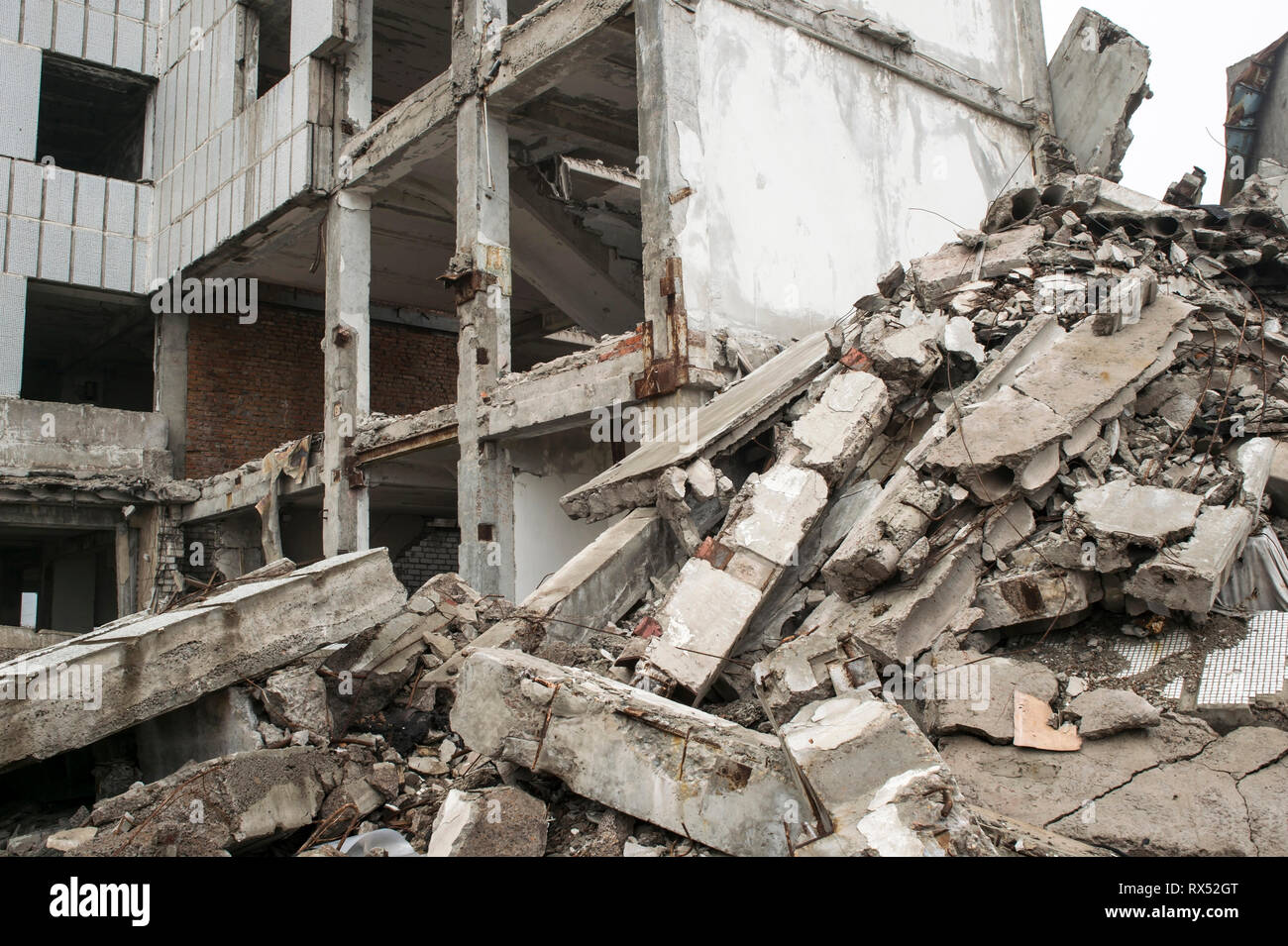 Edificio distrutto immagini e fotografie stock ad alta risoluzione - Alamy