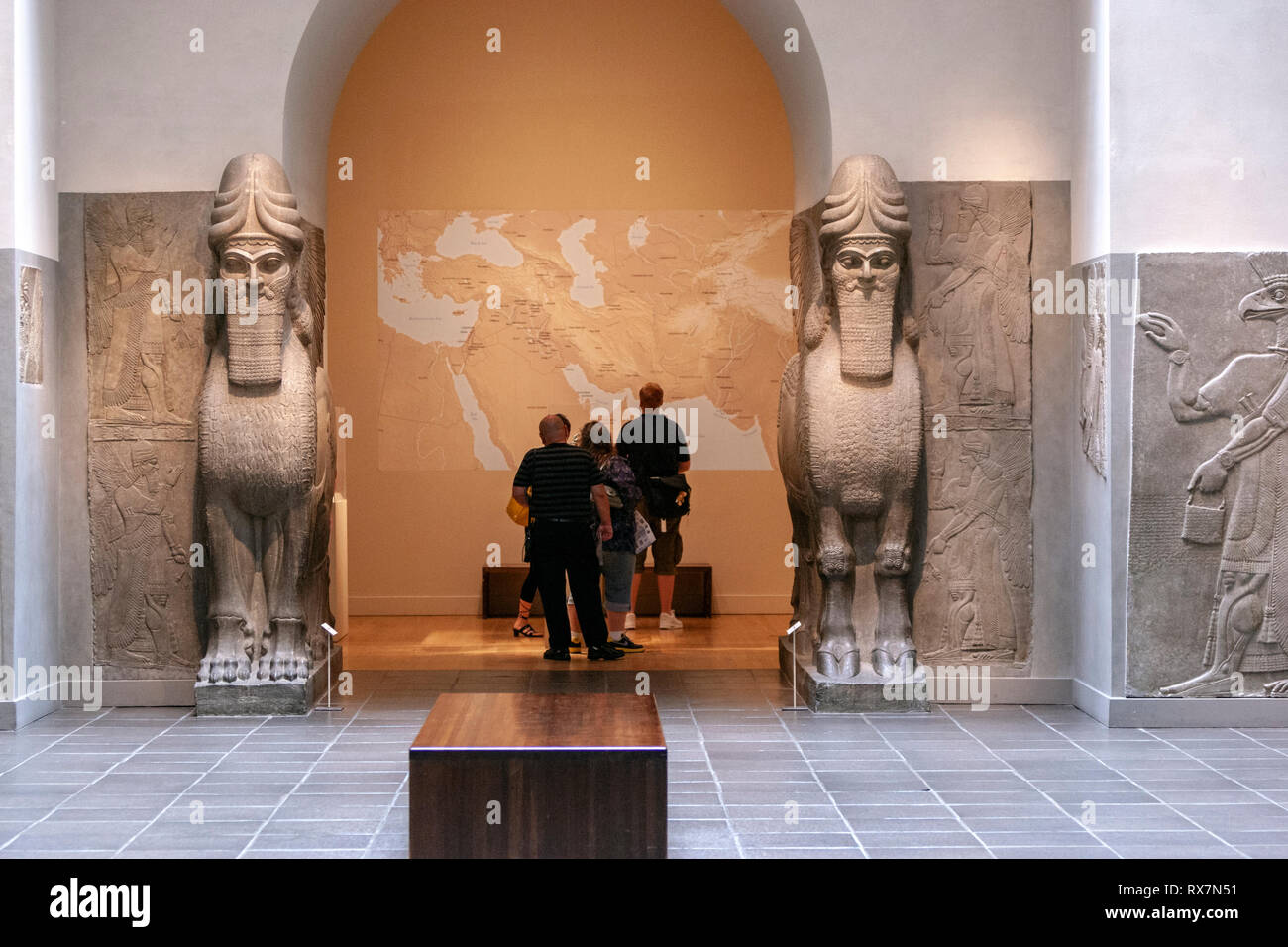Toro alato immagini e fotografie stock ad alta risoluzione - Alamy