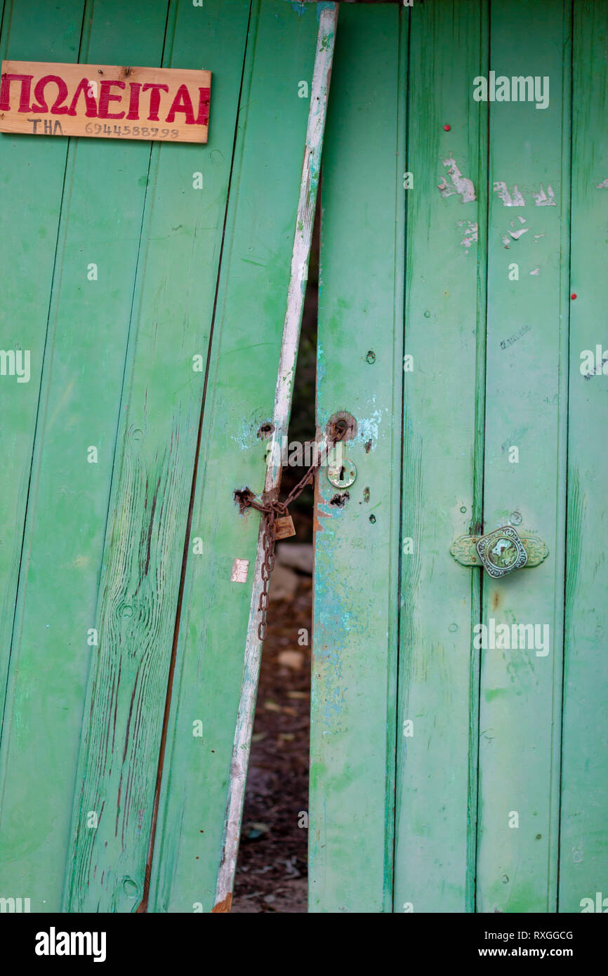 Vecchia porta chiusa immagini e fotografie stock ad alta risoluzione ...