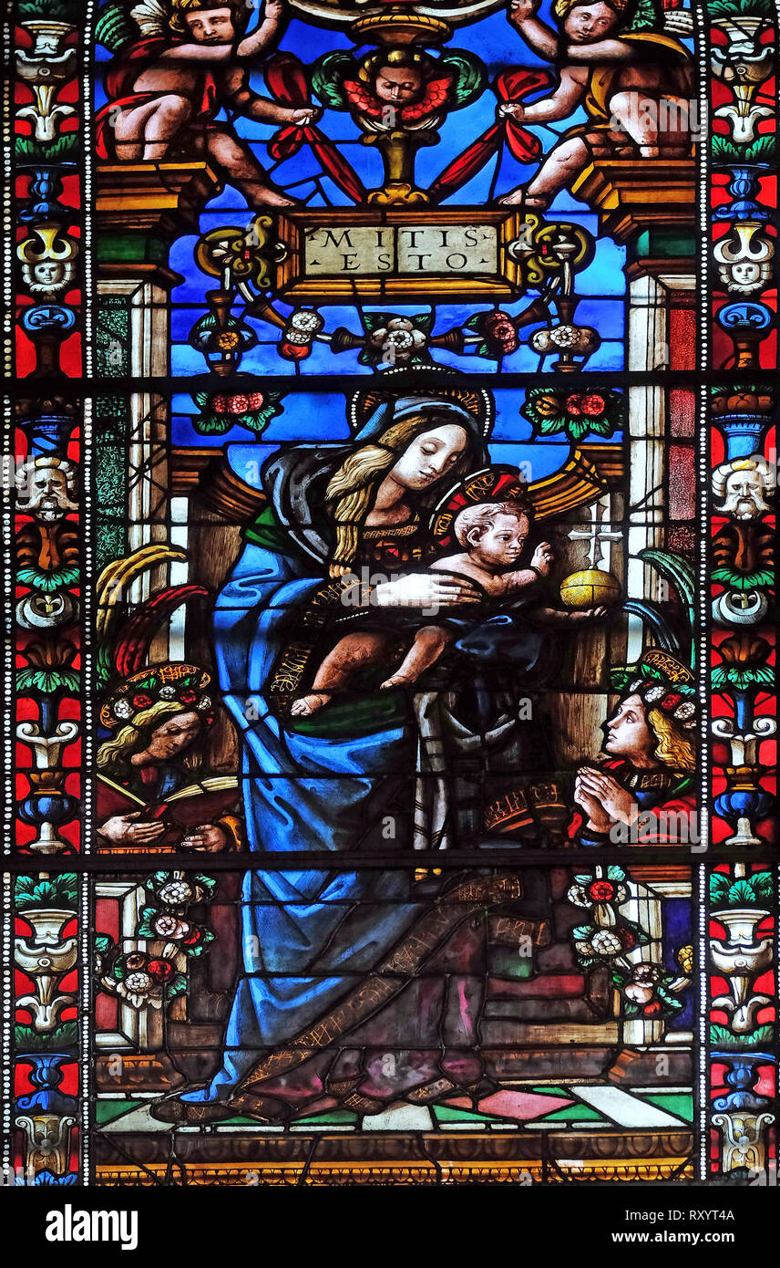 La Madonna e il Bambino vetrate di Filippino Lippi, Filippo Cappella ...