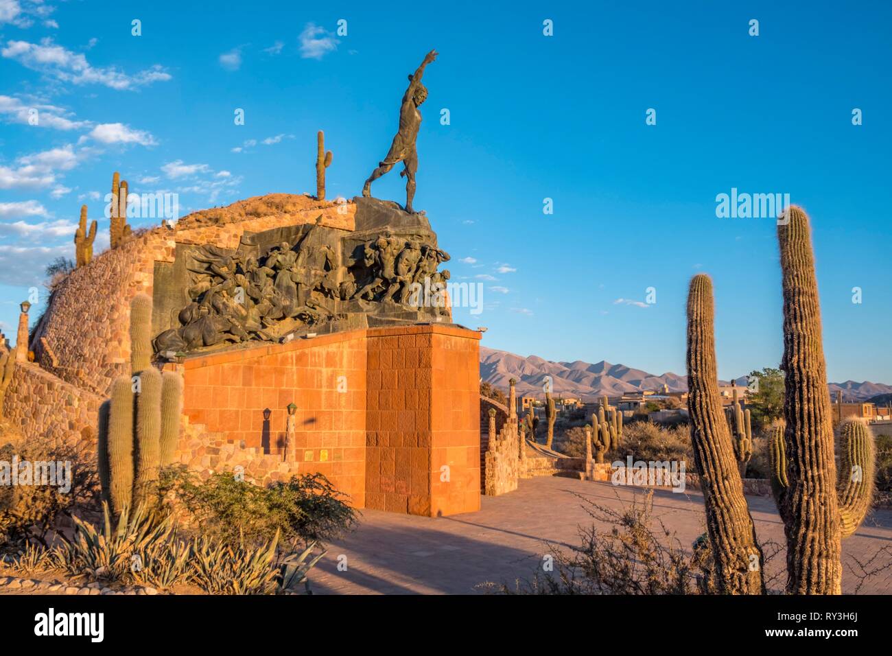 Monumento eroi indipendenza humahuaca jujuy argentina immagini e ...