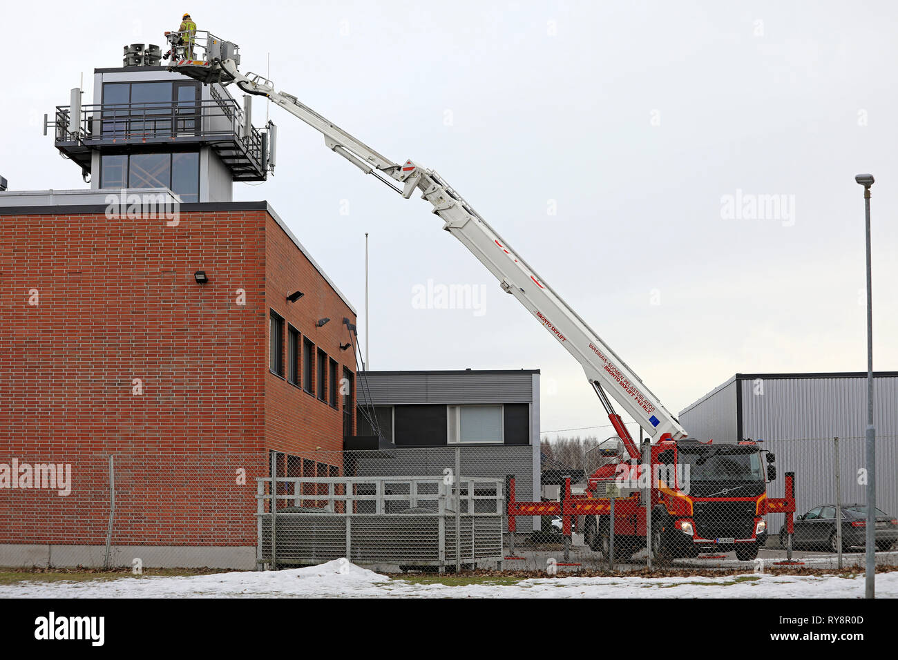 Vigile del fuoco operante bronto skylift immagini e fotografie stock ad ...