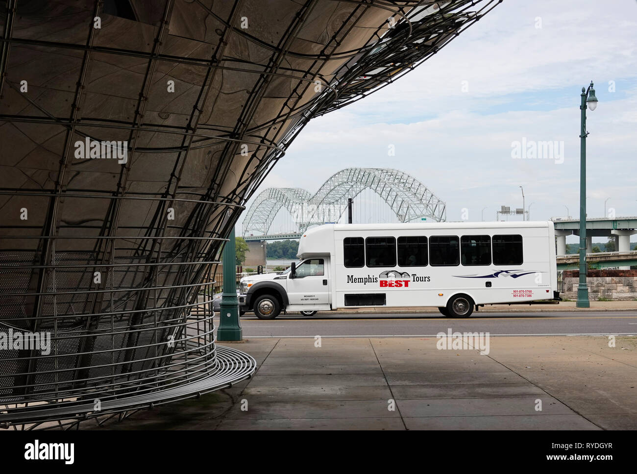 Tour bus stop immagini e fotografie stock ad alta risoluzione - Alamy