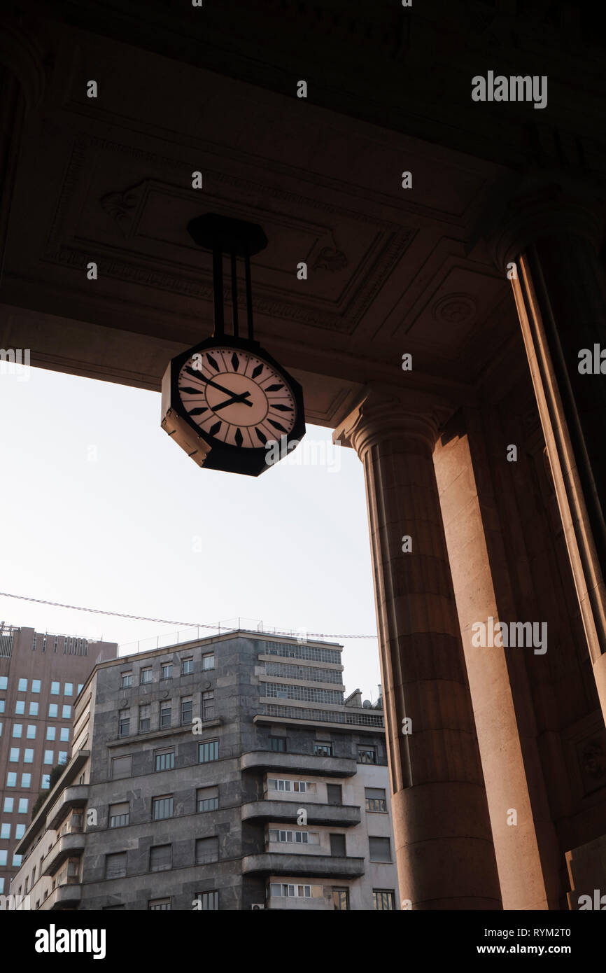 Orologio della stazione centrale di milano immagini e fotografie stock ...
