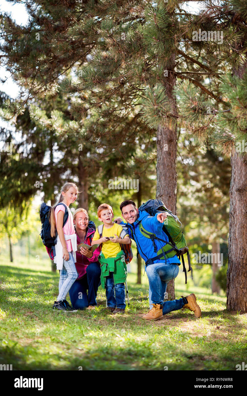 Pausa di gruppo escursionistico immagini e fotografie stock ad alta ...
