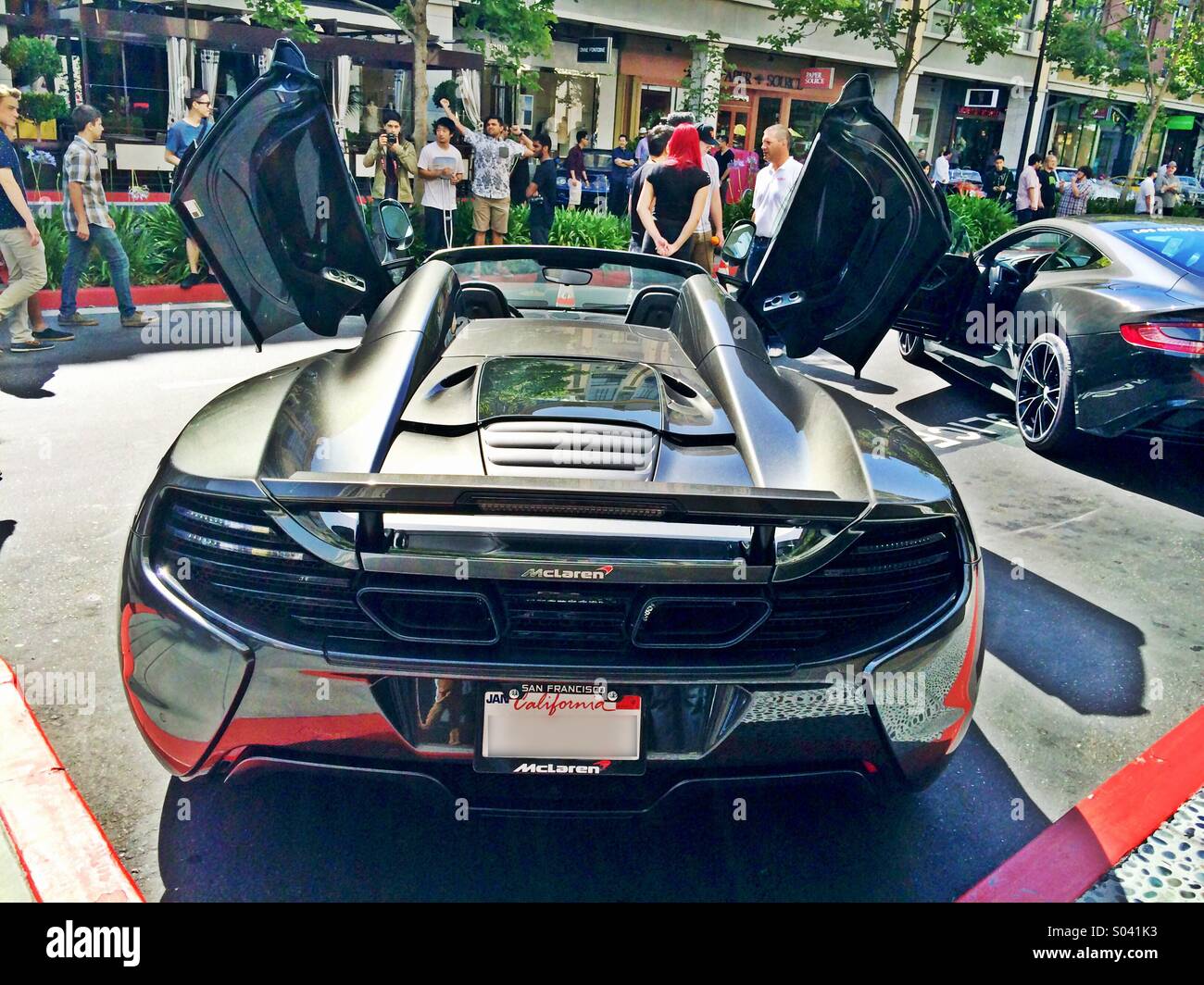 McLaren 12C Spider a scomparsa con tetto rigido e butterfly con porte a ...