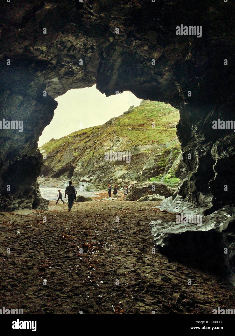Merlins höhle tintagel immagini e fotografie stock ad alta risoluzione ...
