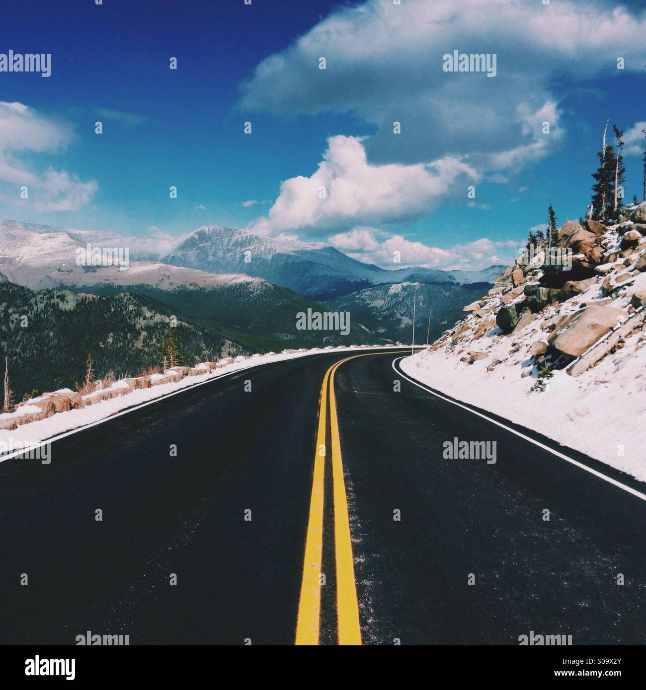 Linee Stradali Gialle Immagini e Fotos Stock - Alamy