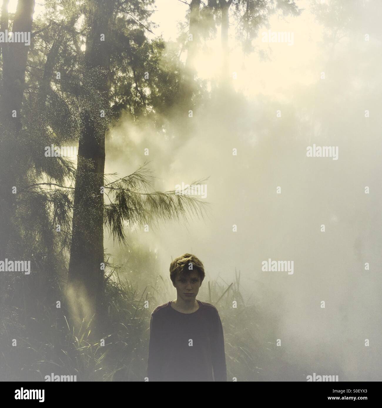 Ragazzo inquietante immagini e fotografie stock ad alta risoluzione - Alamy