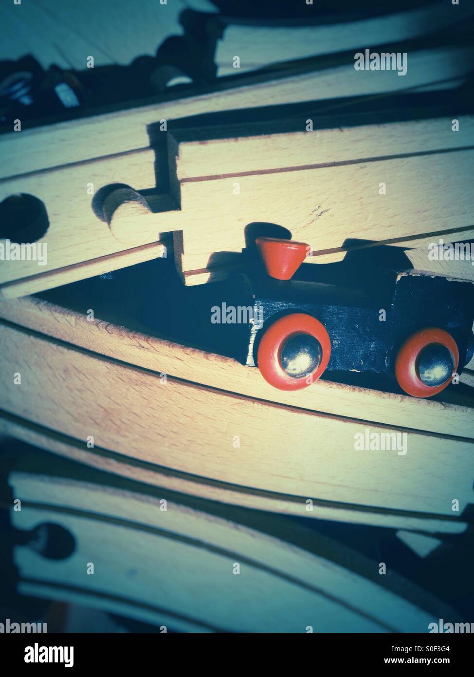 Toy train tracks immagini e fotografie stock ad alta risoluzione - Alamy