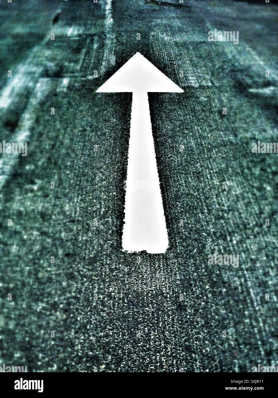 Freccia su asfalto immagini e fotografie stock ad alta risoluzione - Alamy