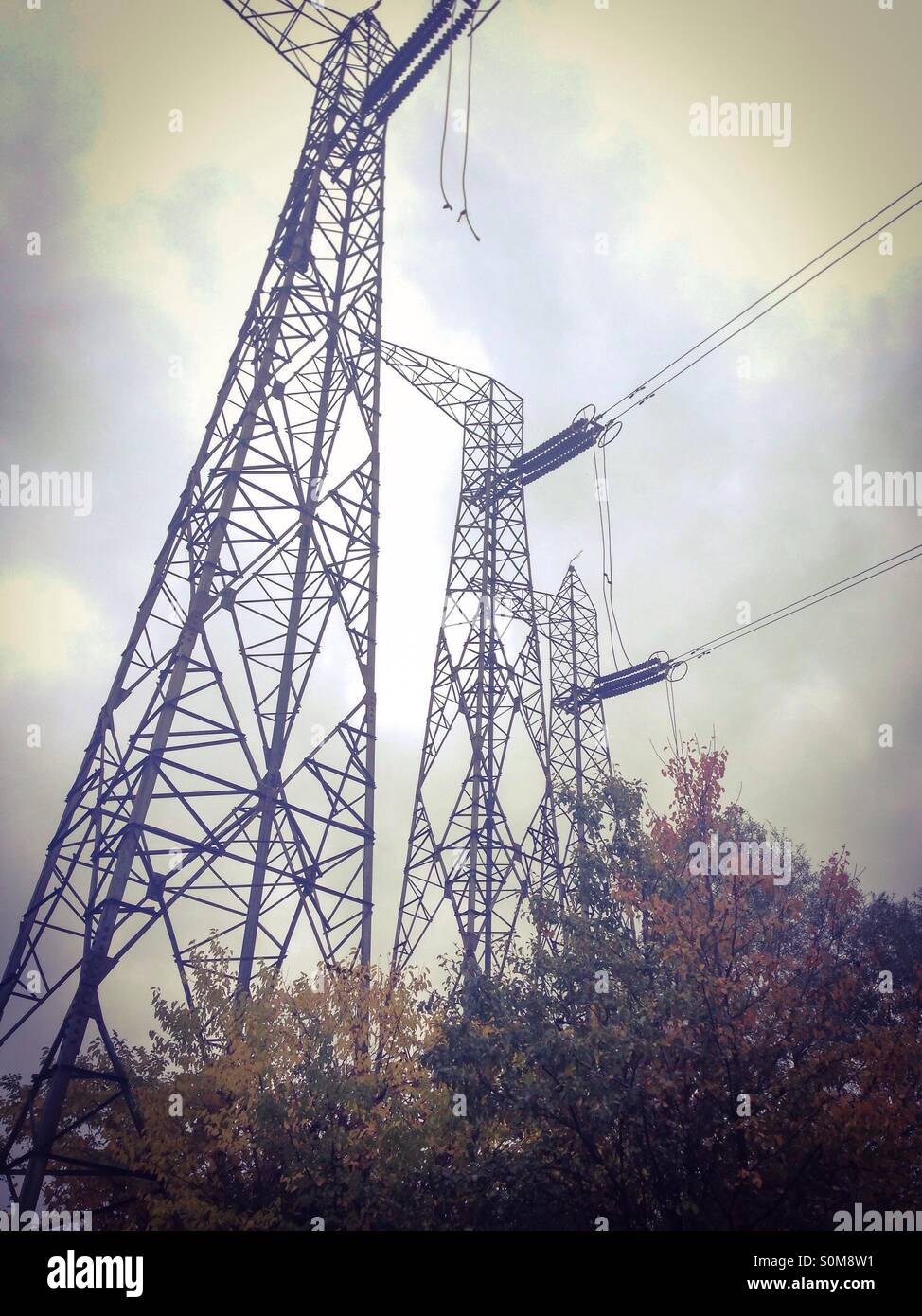 Linee elettriche ad alta tensione immagini e fotografie stock ad alta ...