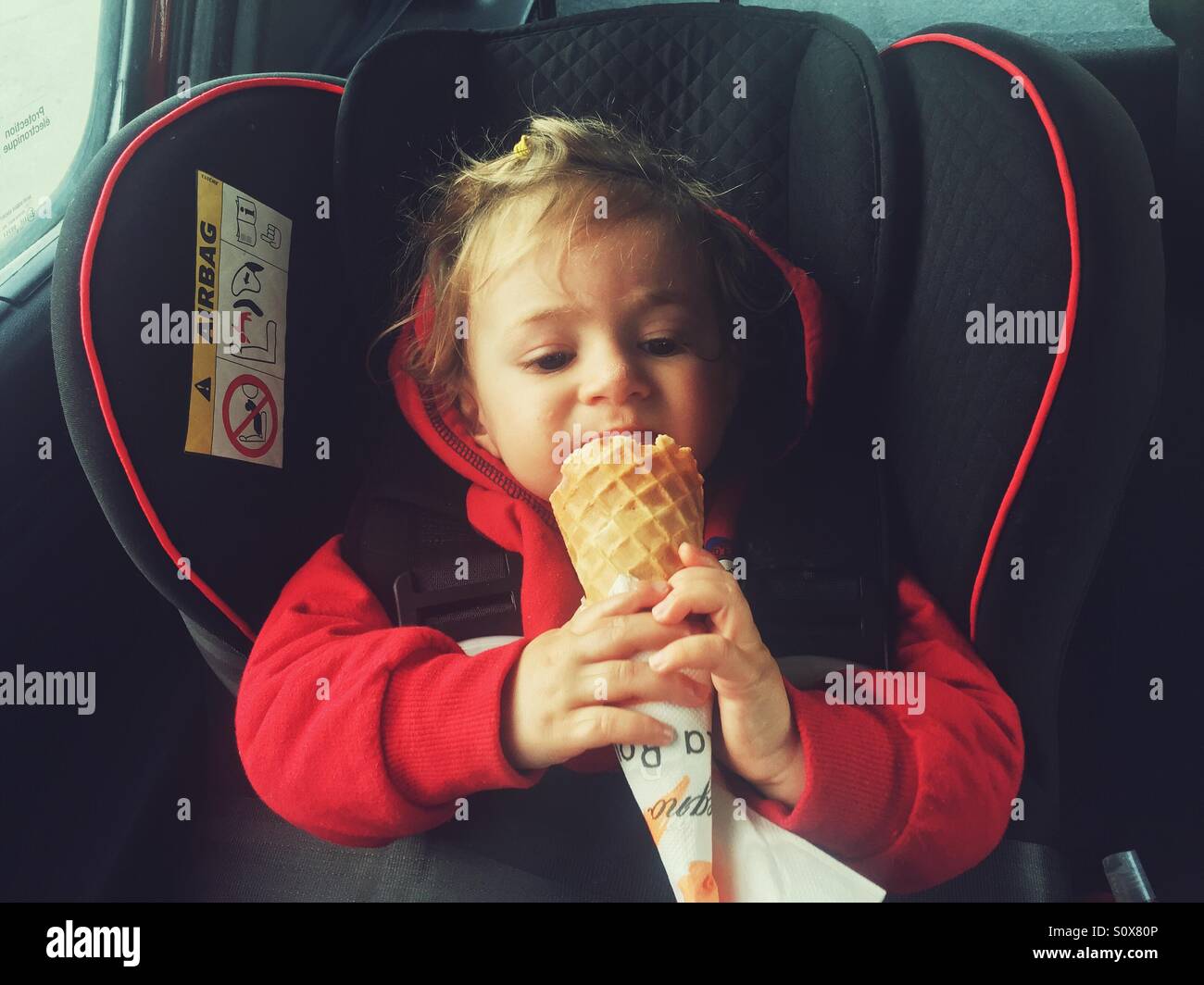 Bambini Che Mangiano Gelati Immagini e Fotos Stock - Alamy
