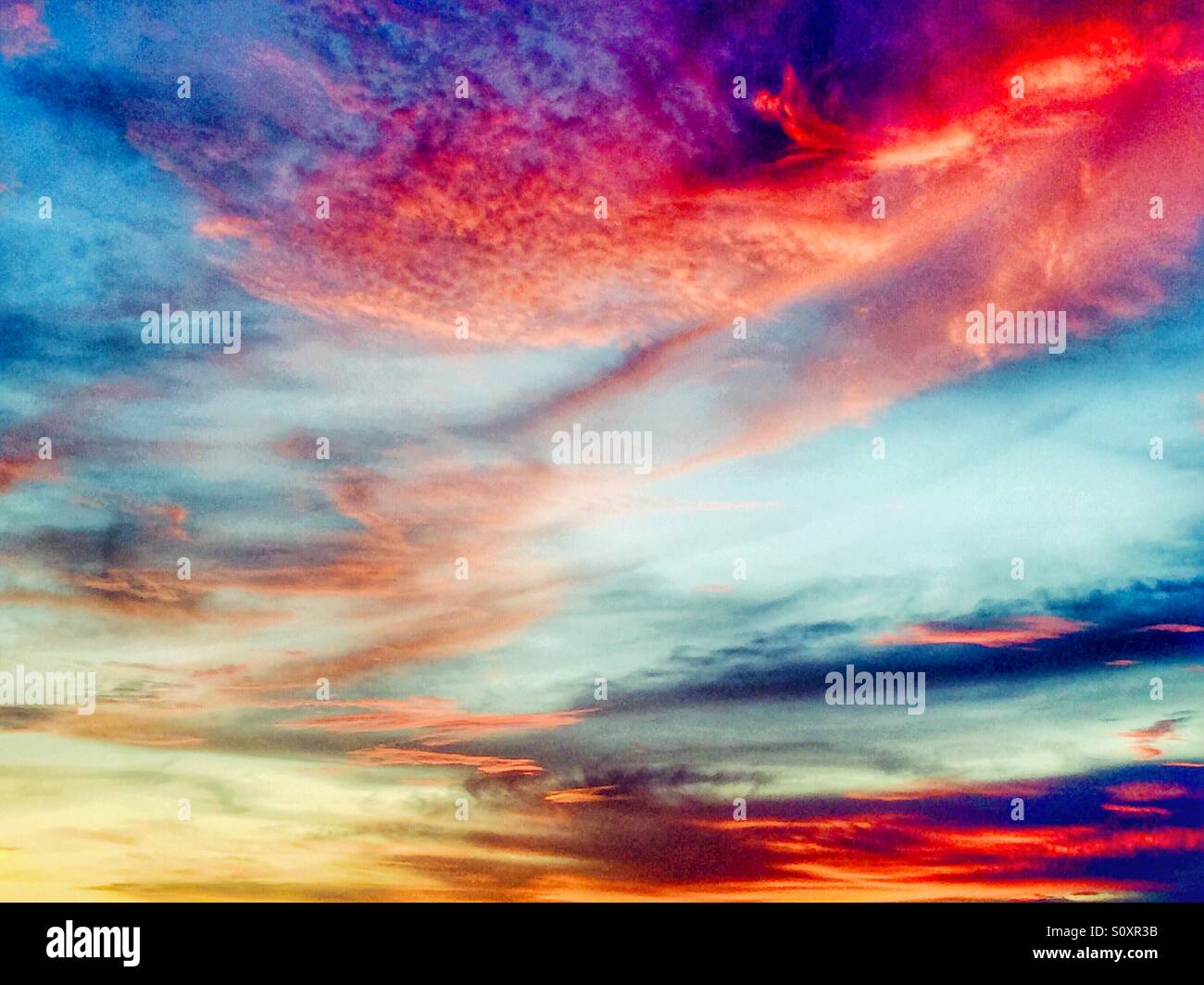 Colori del cielo al crepuscolo immagini e fotografie stock ad alta ...
