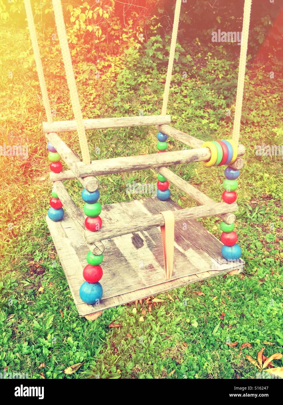 Bambini che giocano in giardino foto e immagini stock smartphone - Alamy