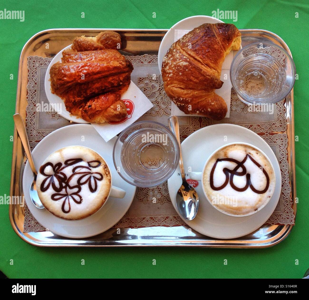 Caffè e pasticcini italia immagini e fotografie stock ad alta ...