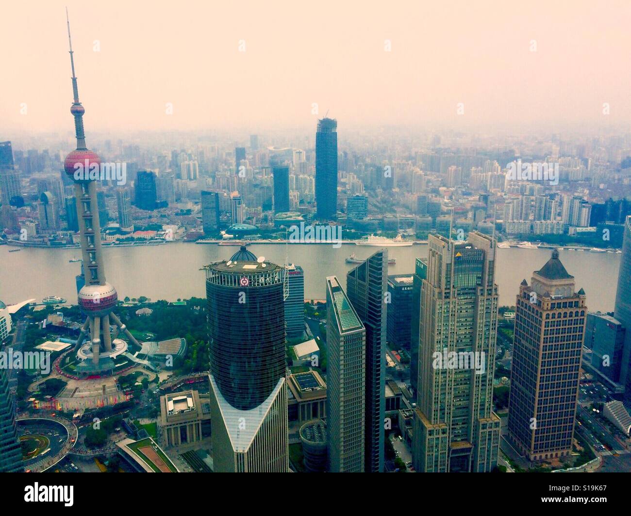 Towers shanghai immagini e fotografie stock ad alta risoluzione - Alamy