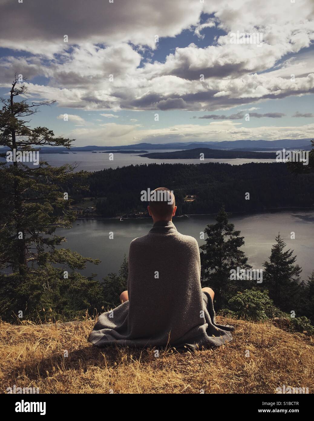 Testa rasata immagini e fotografie stock ad alta risoluzione - Alamy