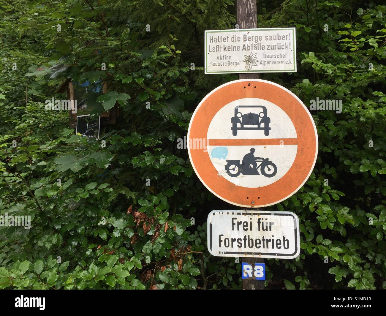 Altes Verkehrsschild Immagini e Fotos Stock - Alamy