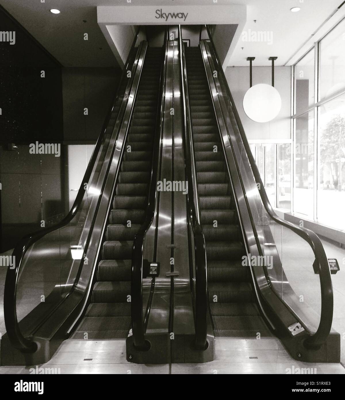 Escalators and stairs immagini e fotografie stock ad alta risoluzione ...