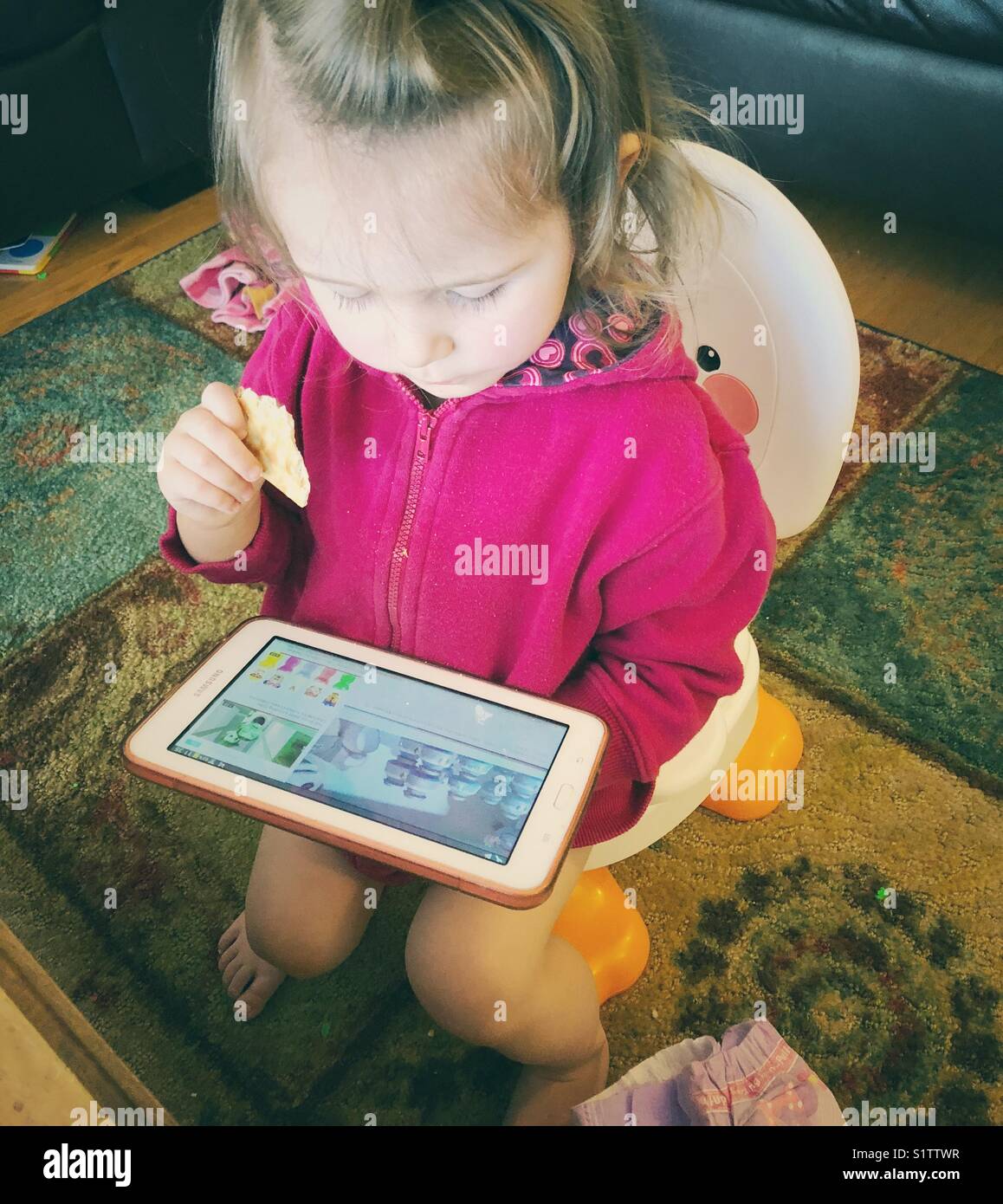Toilet training year old girl immagini e fotografie stock ad alta ...
