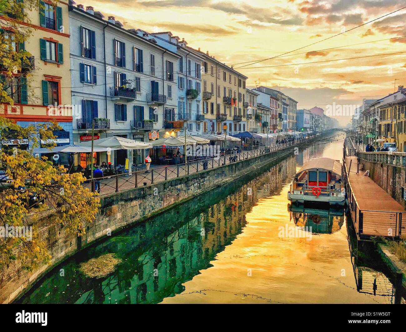 Navigli canali milano immagini e fotografie stock ad alta risoluzione ...