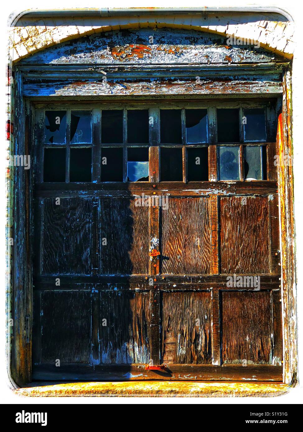 Porte ad arco in legno e vetro immagini e fotografie stock ad alta ...