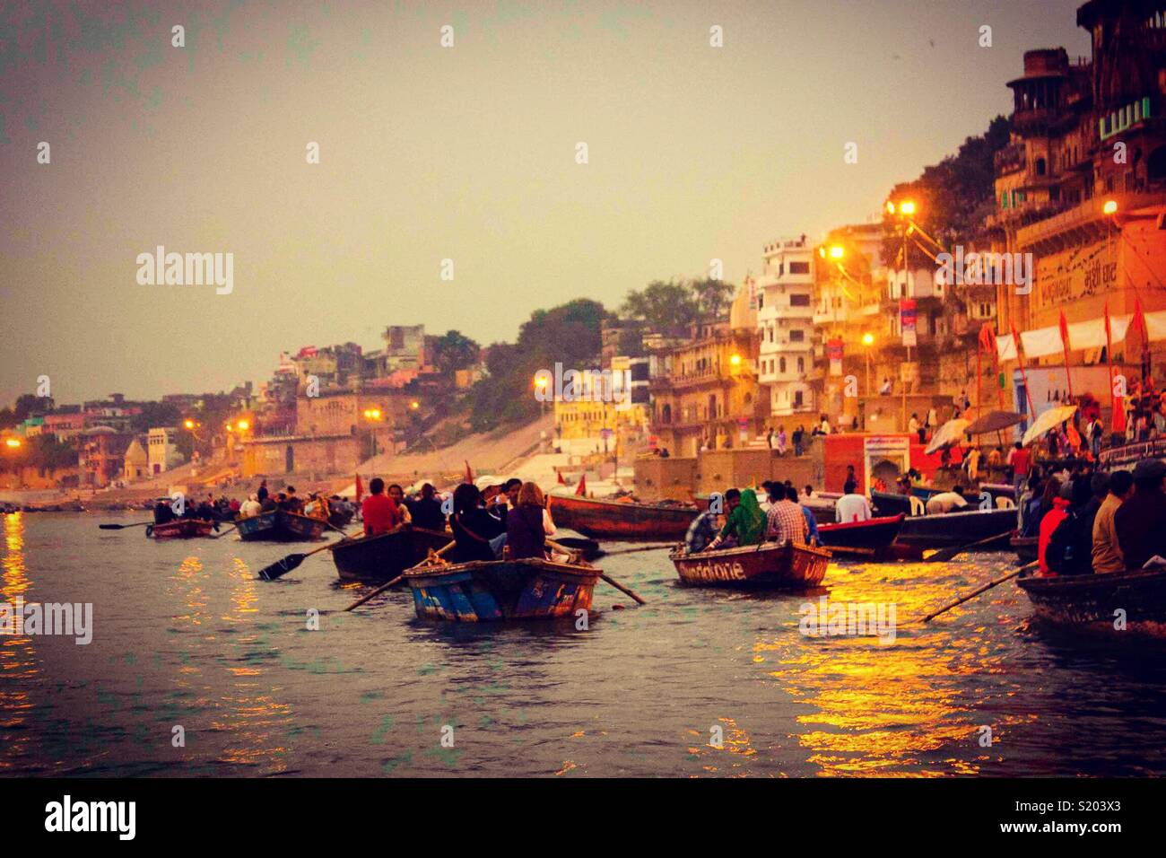 Tramonto di varanasi immagini e fotografie stock ad alta risoluzione ...
