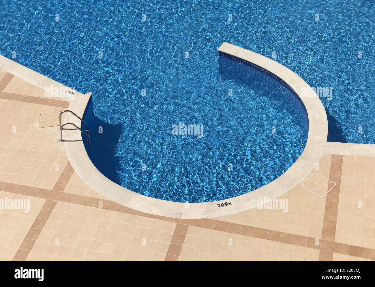 Piscina di design circolare immagini e fotografie stock ad alta ...