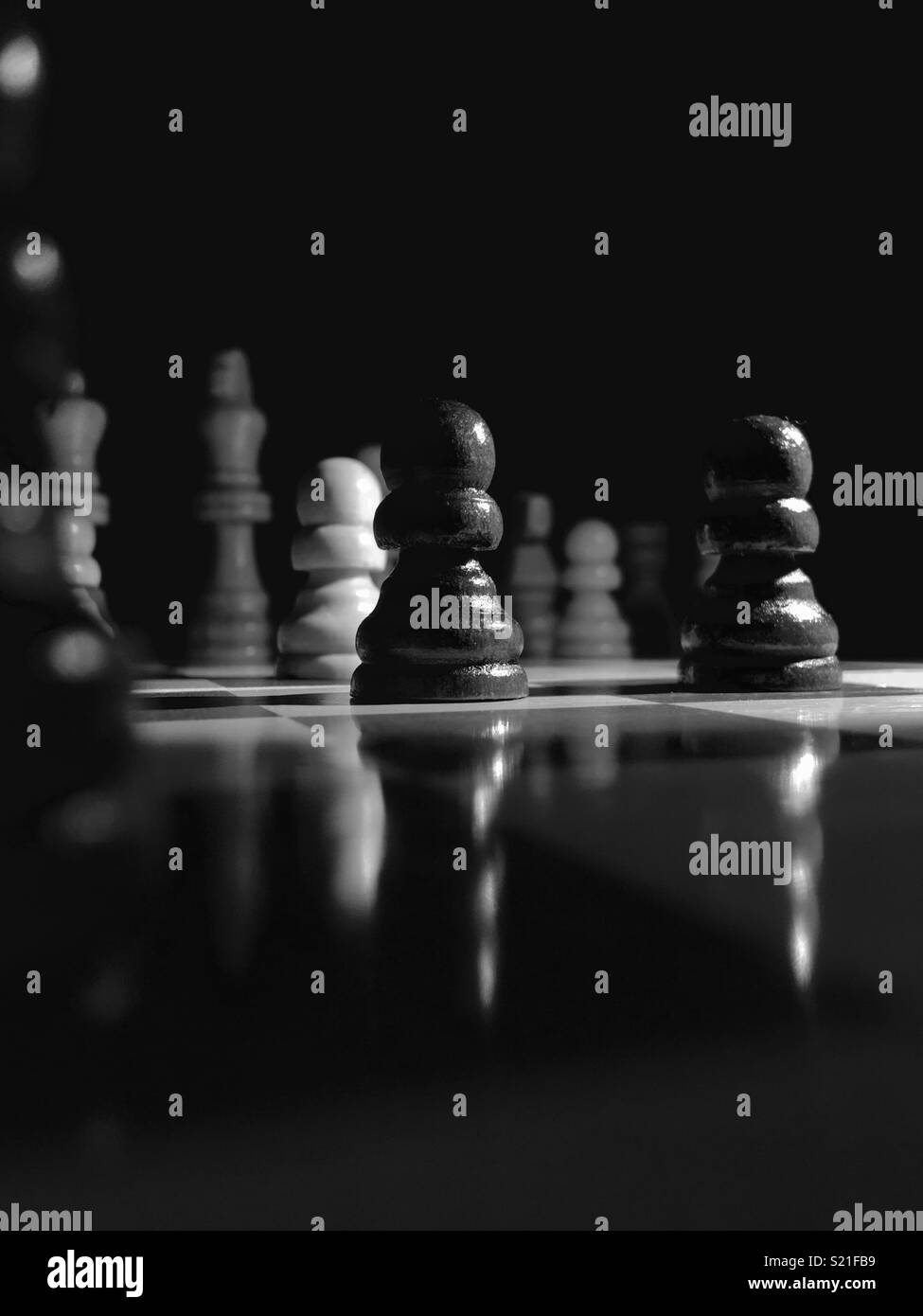 Pedina degli scacchi nera Foto e Immagini Stock in Bianco e Nero - Alamy