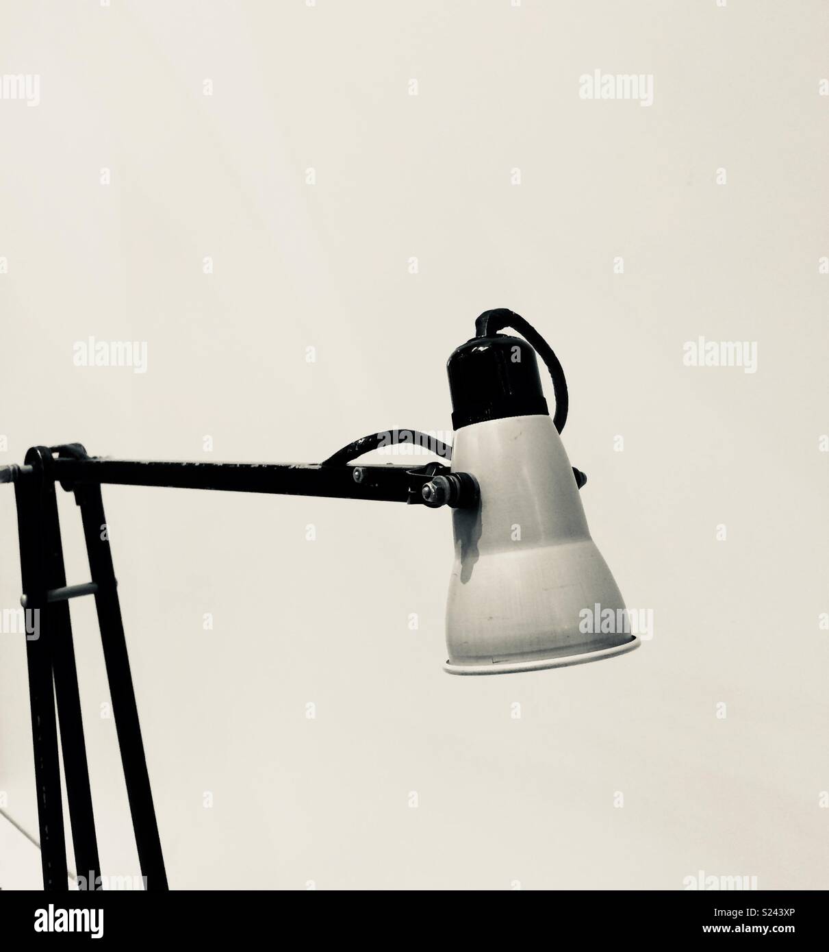 Anglepoise lamp immagini e fotografie stock ad alta risoluzione - Alamy