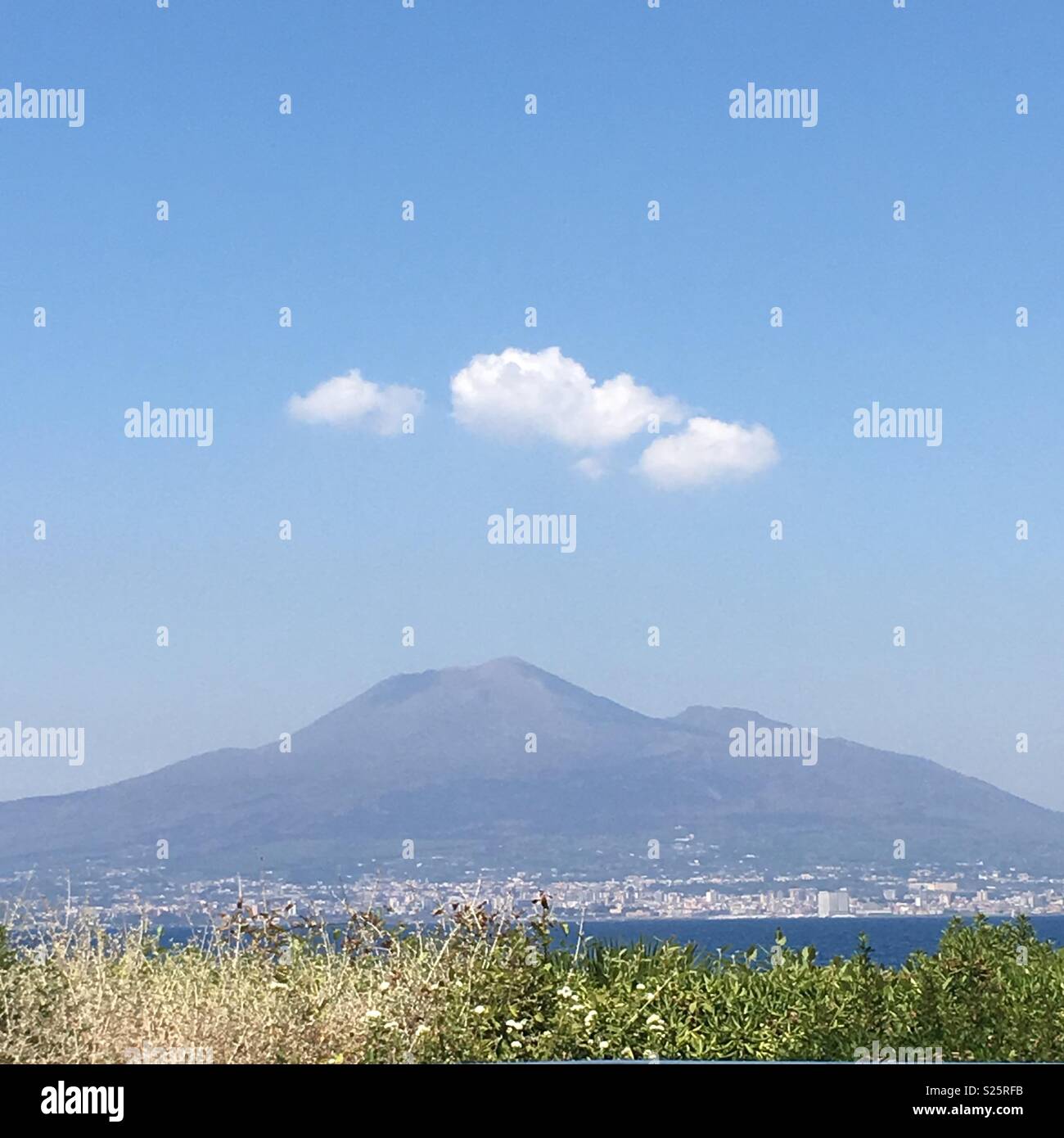 Vulcano di napoli immagini e fotografie stock ad alta risoluzione - Alamy