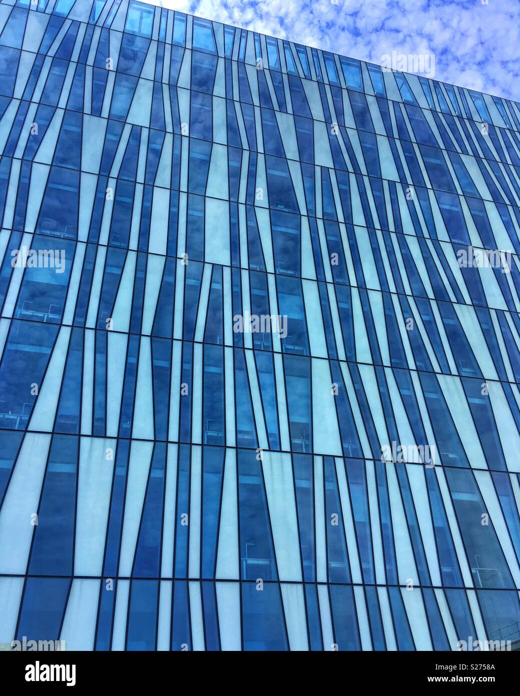 Edificio in vetro di architettura moderna immagini e fotografie stock ...